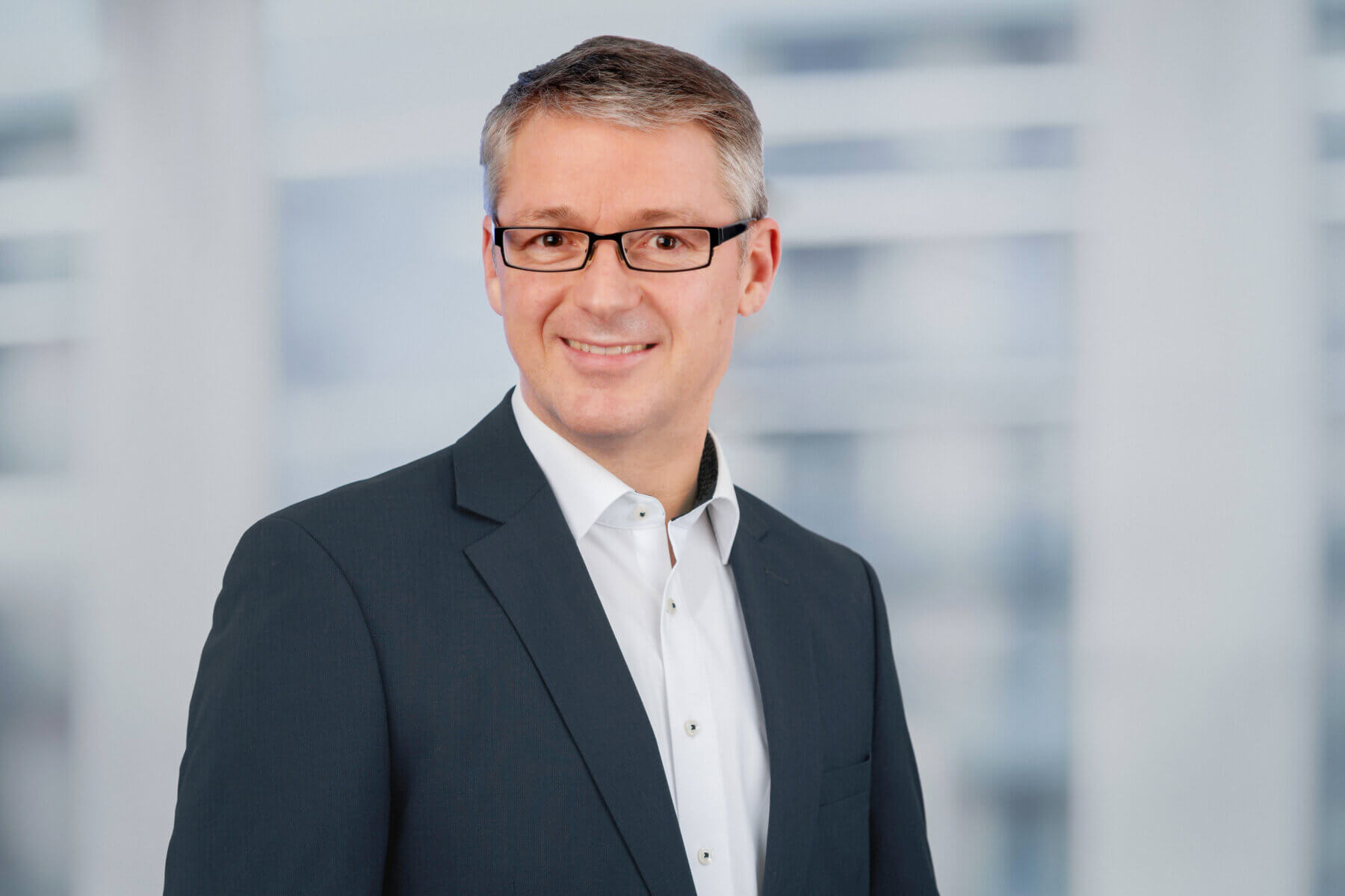 Ansprechpartner & Kontakt - GLT Bearings